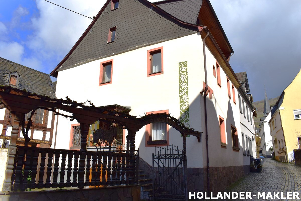 Characteristic house with beautiful old elements in Ediger-Eller